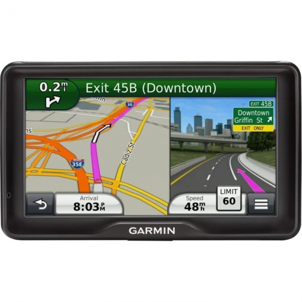 Garmin Bluetooth Trucking GPS with Lifetime Maps & Traffic